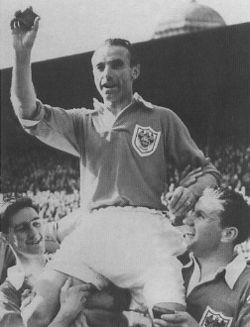 Stanley Matthews at Drums – A Ballon D’Or winner at Drumcondra F.C. | A ...